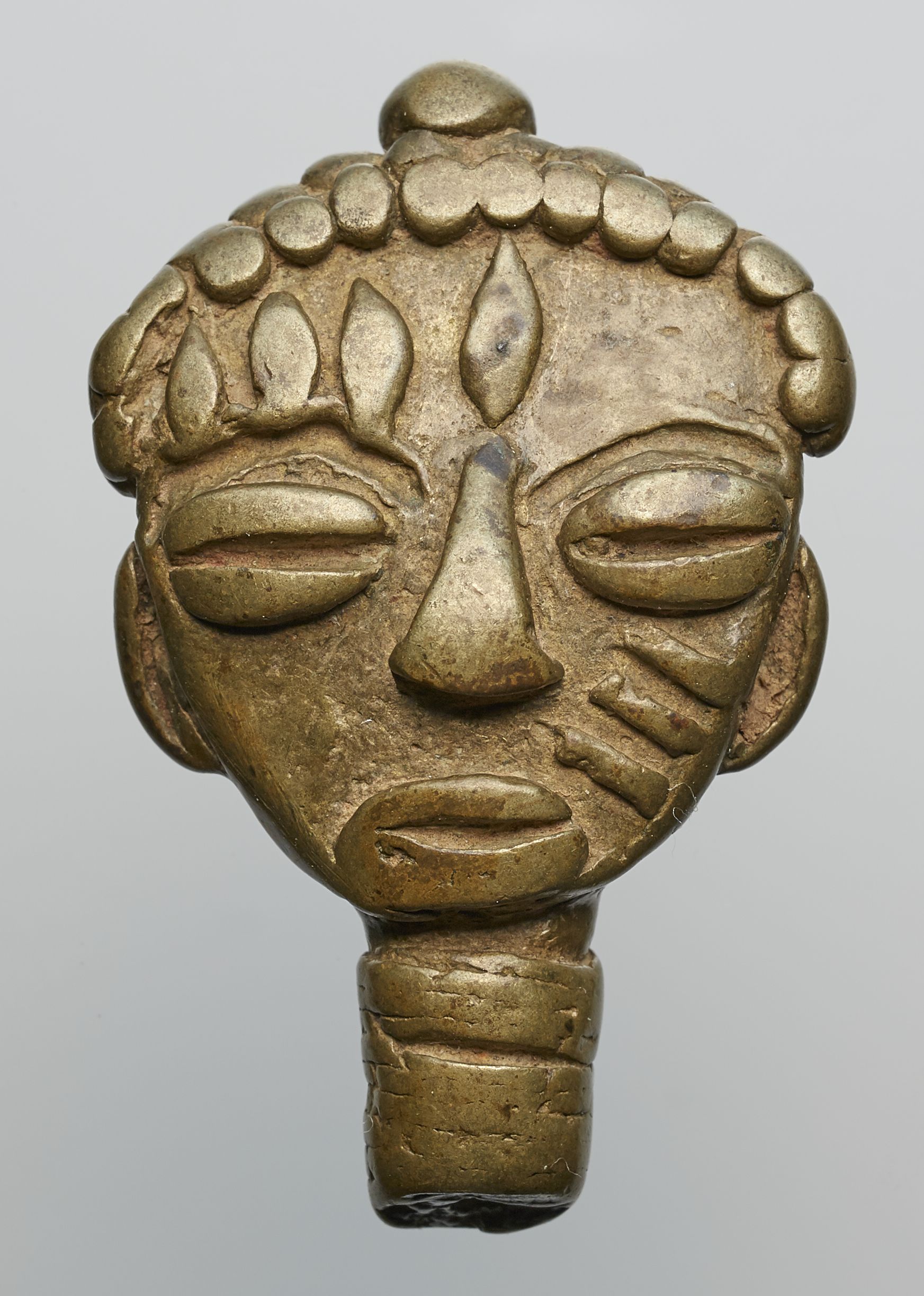 Les poids à peser l'or Akan à la Monnaie de Paris